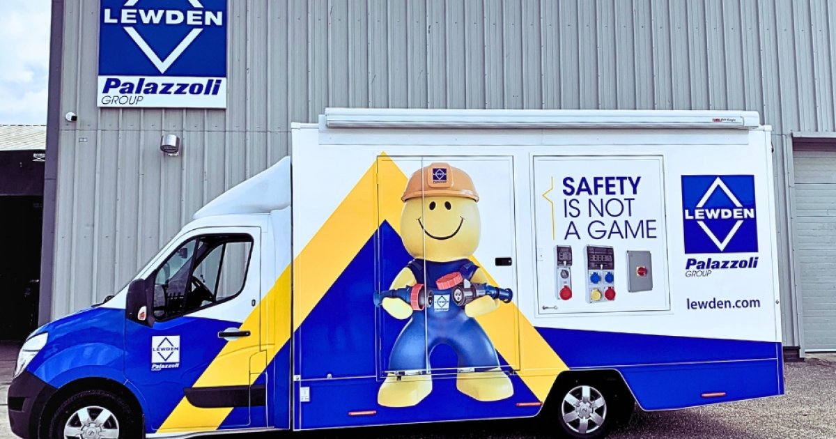 Roadshow van - Lewden