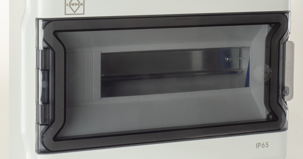 IP65 13mod plastic CU. Transparent door - Lewden